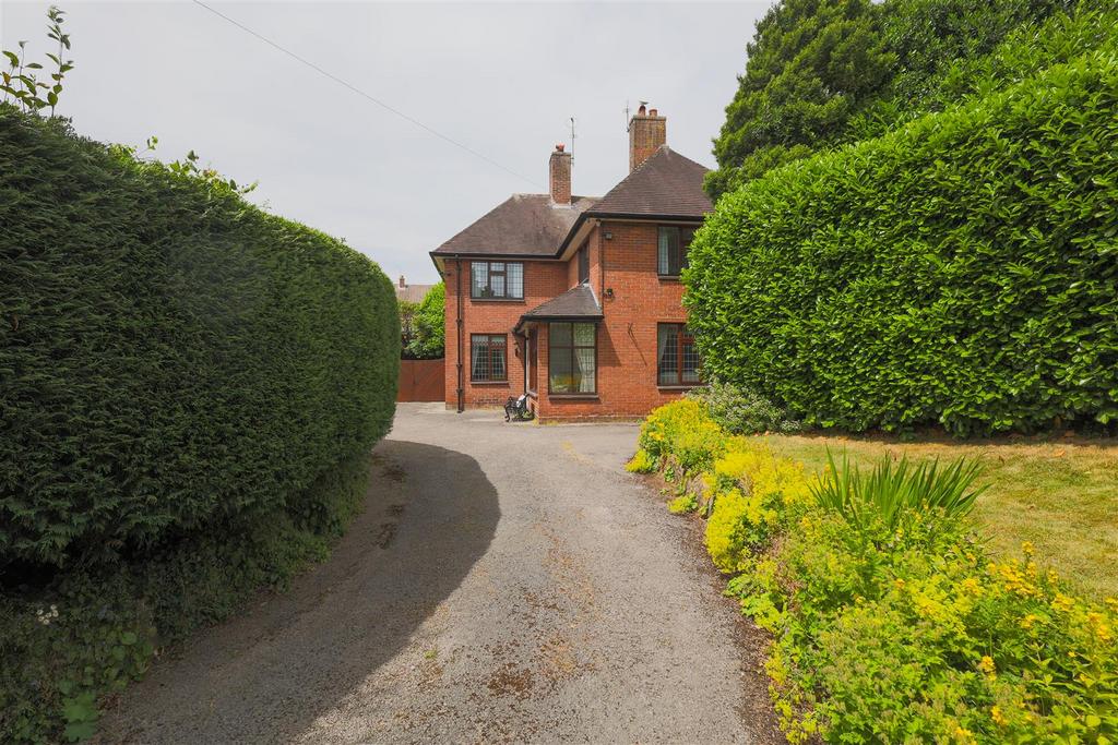 Cheadle Road, Blythe Bridge 3 bed detached house for sale - £440,000