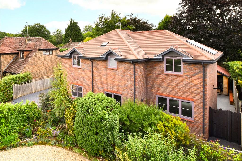 Greta Bank, West Horsley, KT24 4 bed detached house for sale - £1,395,000