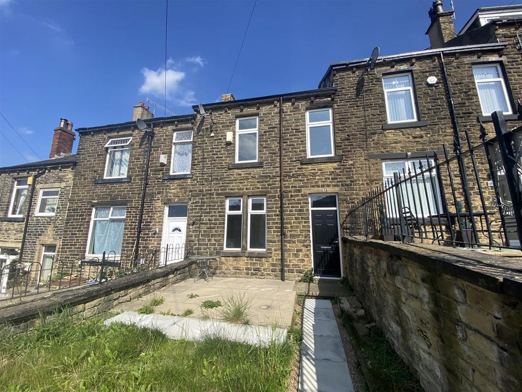 Carr Lane, Shipley 4 bed terraced house - £900 pcm (£208 pw)