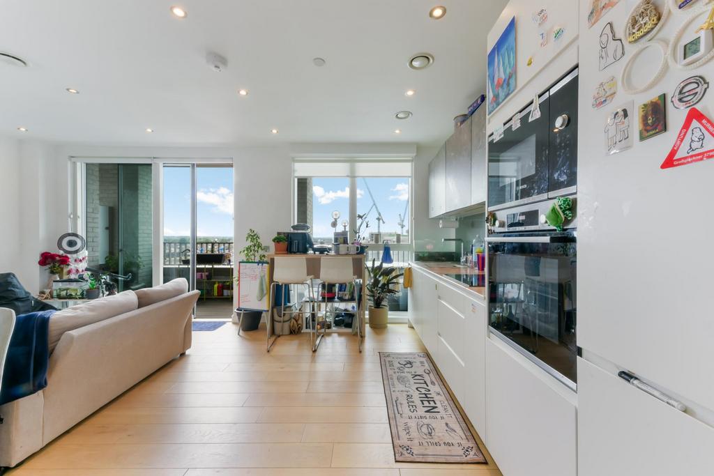 Duval House, Grant Road, London, SW11 1 bed apartment - £2,492 pcm (£ ...