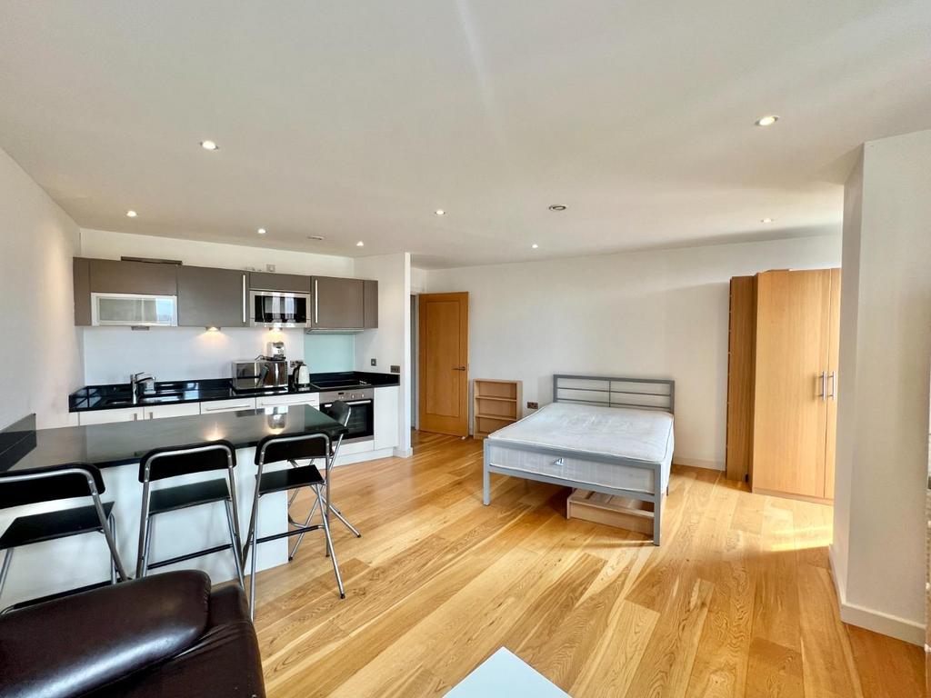 Candle House, 1 Wharf Approach, Leeds Studio to rent - £925 pcm (£213 pw)