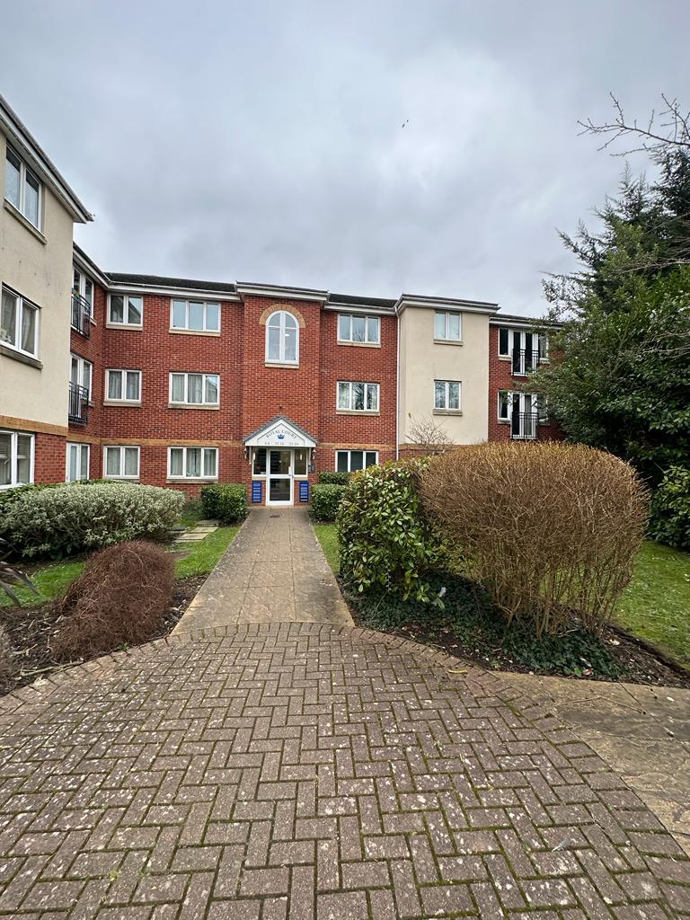 Hume Way, Ruislip HA4 3 bed flat for sale - £429,500