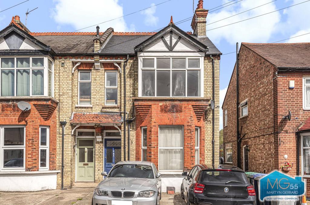 Brookhill Road, East Barnet... 2 bed apartment - £1,650 pcm (£381 pw)