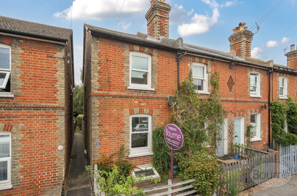 George Road, Guildford, Surrey, GU1 2 bed semi-detached house - £525,000