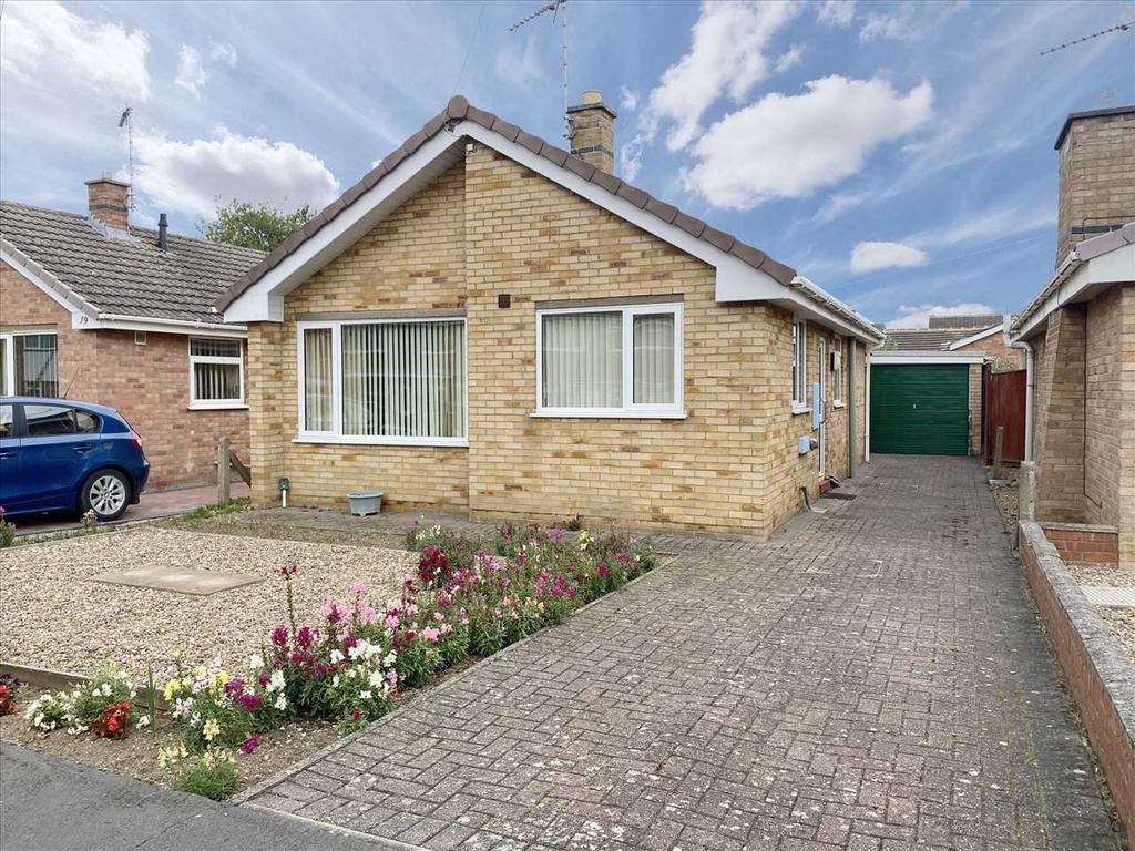 Sleaford NG34 2 bed detached bungalow - £175,000