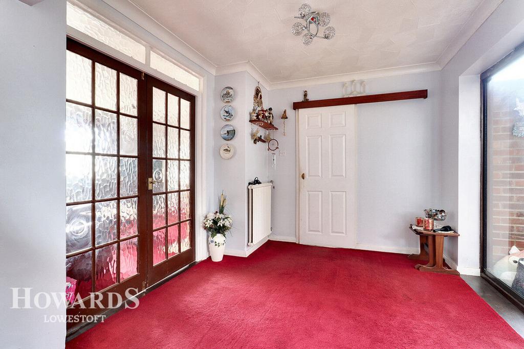 High Beech, Lowestoft 3 bed detached house - £350,000