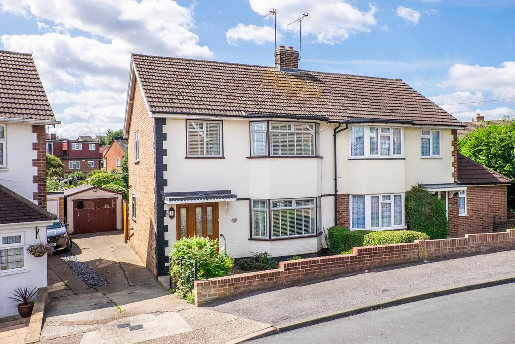 Rolvenden Road, Wainscott, Rochester... 3 bed semi-detached house for ...