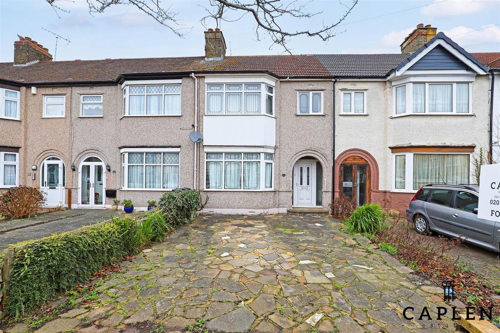 Applegarth Drive, Newbury Park, Ilford 3 bed house for sale - £475,000