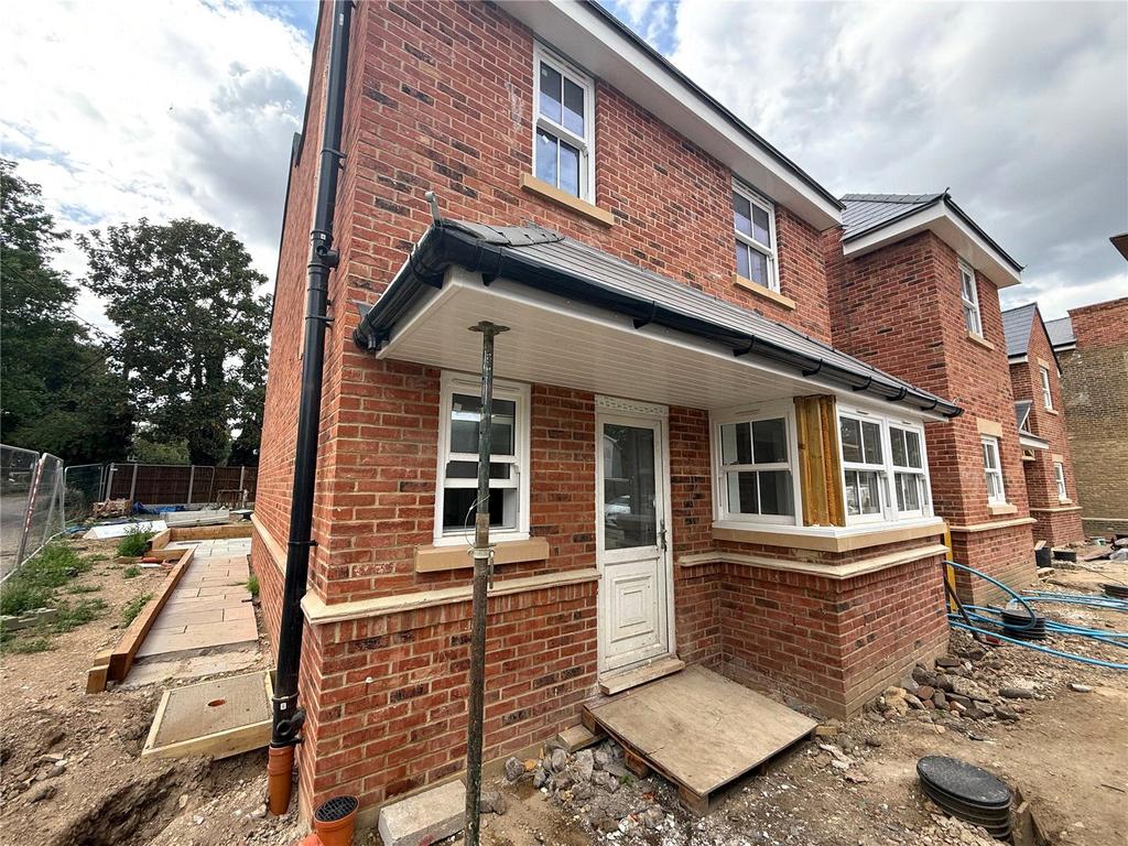The Street, Upper Stoke, Rochester... 4 bed detached house - £650,000
