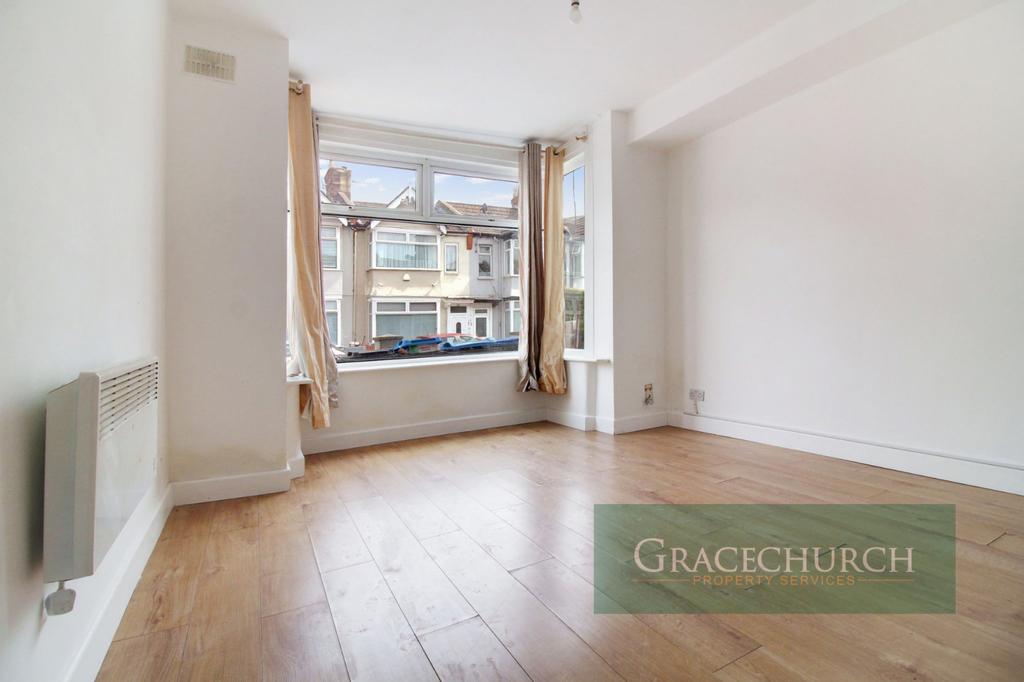 Winchester Road, Edmonton N9 Studio - £160,000