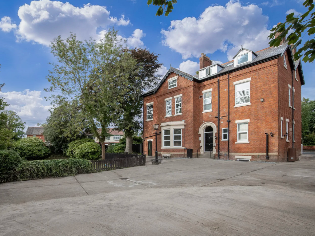 Blackpool Road, Ashton-on-Ribble... 12 bed house of multiple occupation ...