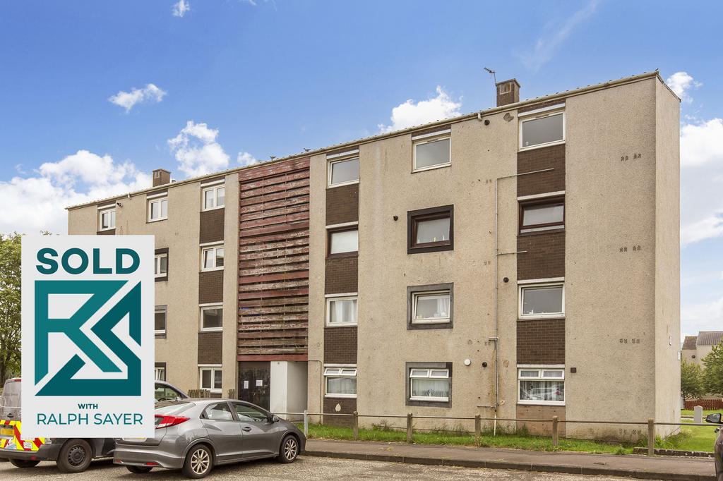10/8 Calder Court, Edinburgh, EH11 4JZ 3 bed flat - £120,000