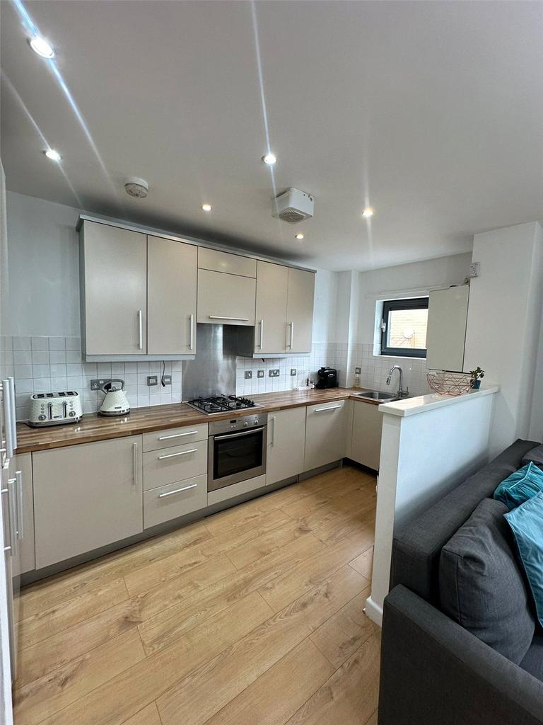 Watney Street, London E1 2 bed apartment to rent - £2,500 pcm (£577 pw)
