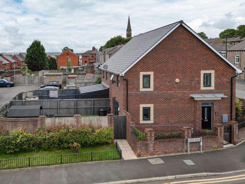 Manchester Road, Rochdale OL11 2TL 3 bed semi-detached house for sale ...