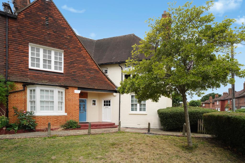 Risley Avenue, London 4 bed terraced house for sale - £620,000