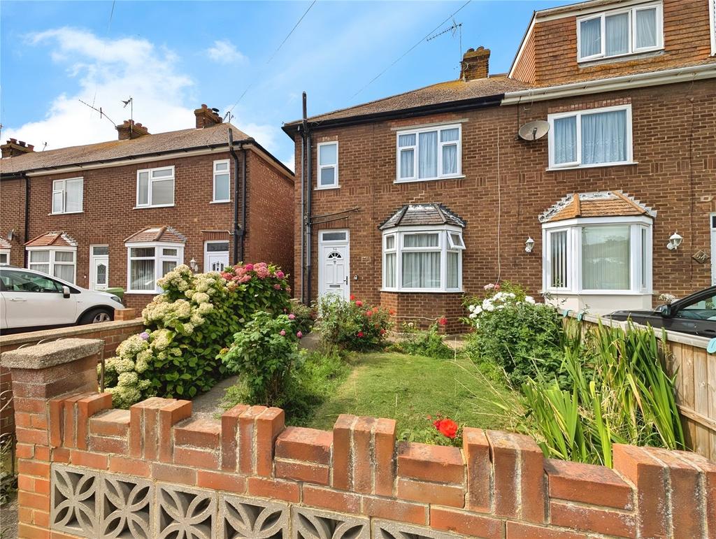 Cecil Avenue, Kent ME12 3 bed end of terrace house for sale - £250,000