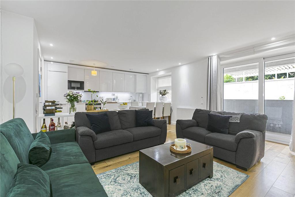 Carlton Drive, London, SW15 2 bed apartment - £775,000