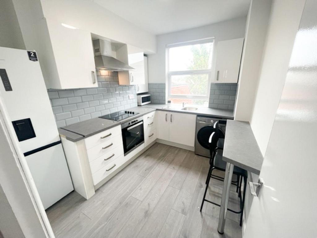 Alfreton Road, Nottingham NG7 2 bed flat to rent - £1,100 pcm (£254 pw)