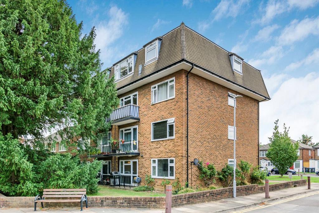 Rodney Close, New Malden KT3 2 bed flat - £2,250 pcm (£519 pw)