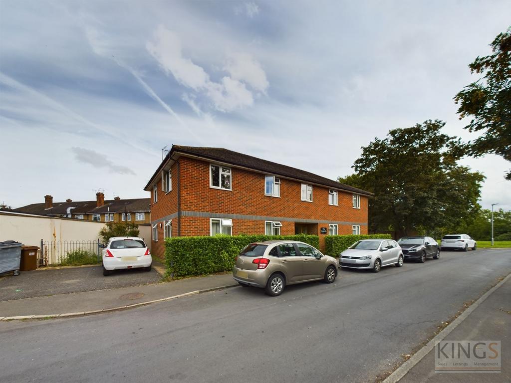 Manor Close, Hatfield, AL10 2 bed apartment to rent - £1,450 pcm (£335 pw)