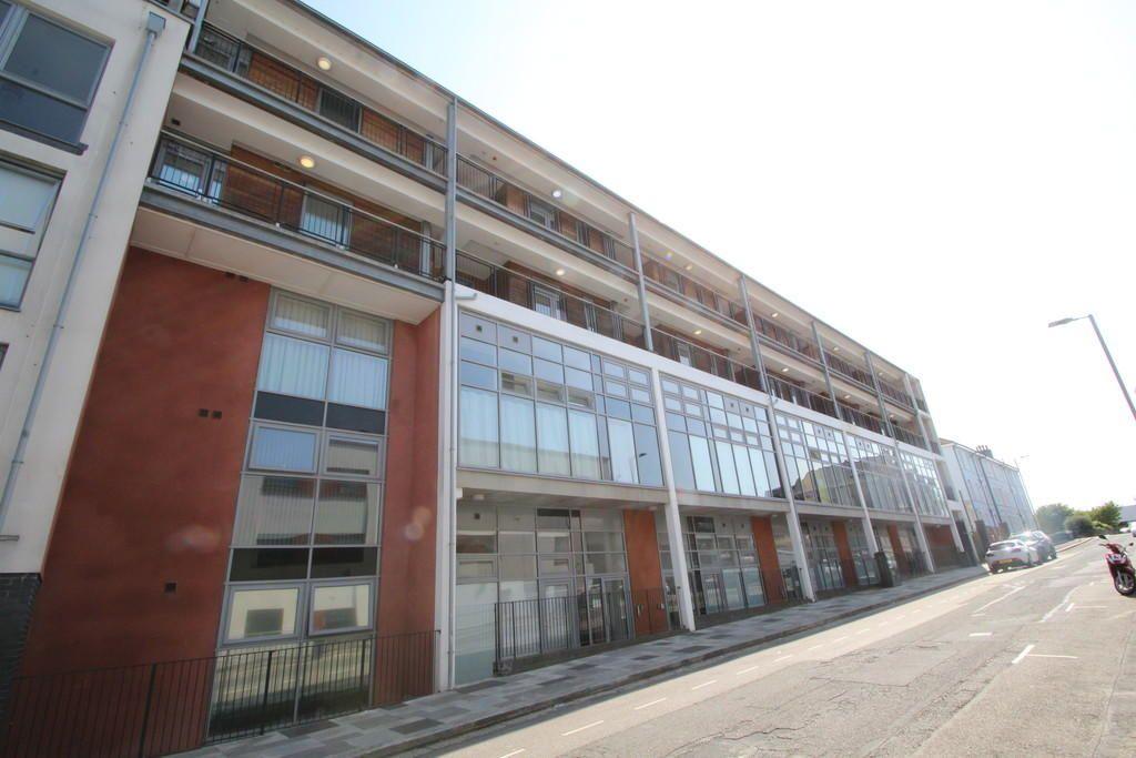 Plymouth PL1 Studio - £700 pcm (£162 pw)