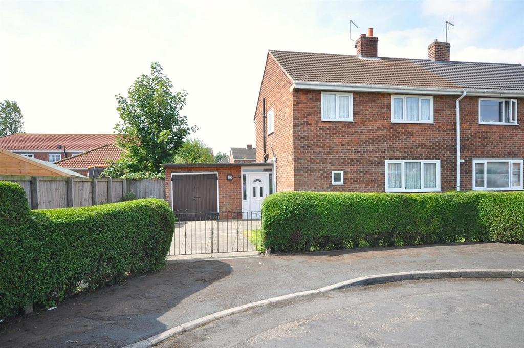 Cherry Tree Drive, Thorne, Doncaster 3 bed semi-detached house - £150,000