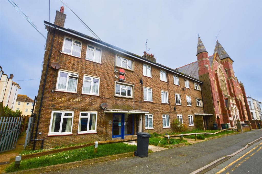 Ceylon Place, Eastbourne 1 bed flat - £750 pcm (£173 pw)