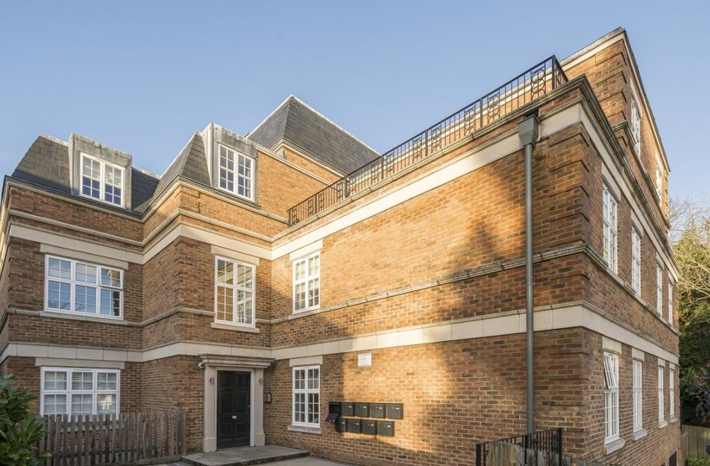 Chislehurst Road Chislehurst BR7 2 bed flat - £3,000 pcm (£692 pw)