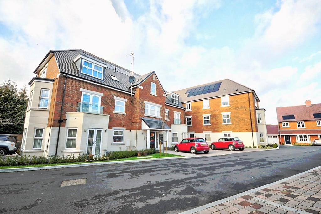 Goodearl Place, Princes Risborough... 2 bed apartment - £1,500 pcm (£ ...