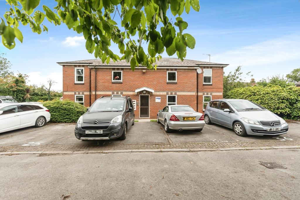 Northgate Lodge, Pontefract WF8 1 bed apartment - £95,000