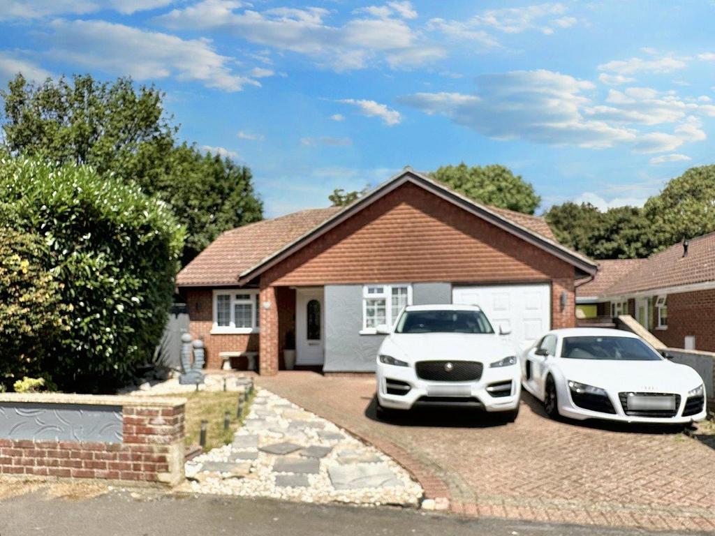 Firle Road, Peacehaven, BN10 7QS 3 bed detached bungalow - £450,000