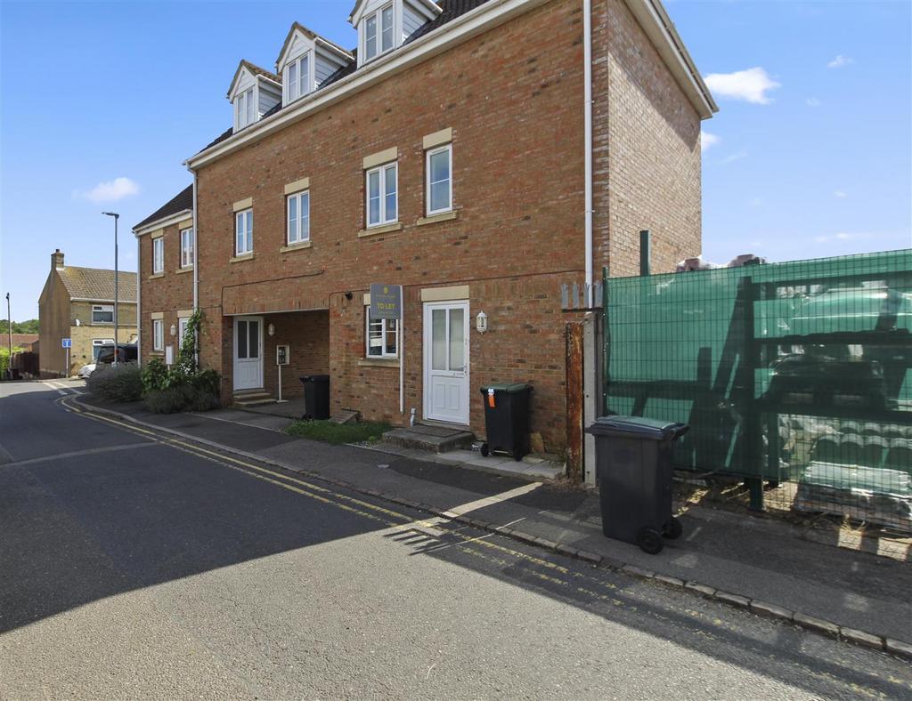 New Street, Wellingborough 2 bed end of terrace house to rent - £895 pcm (£207 pw)