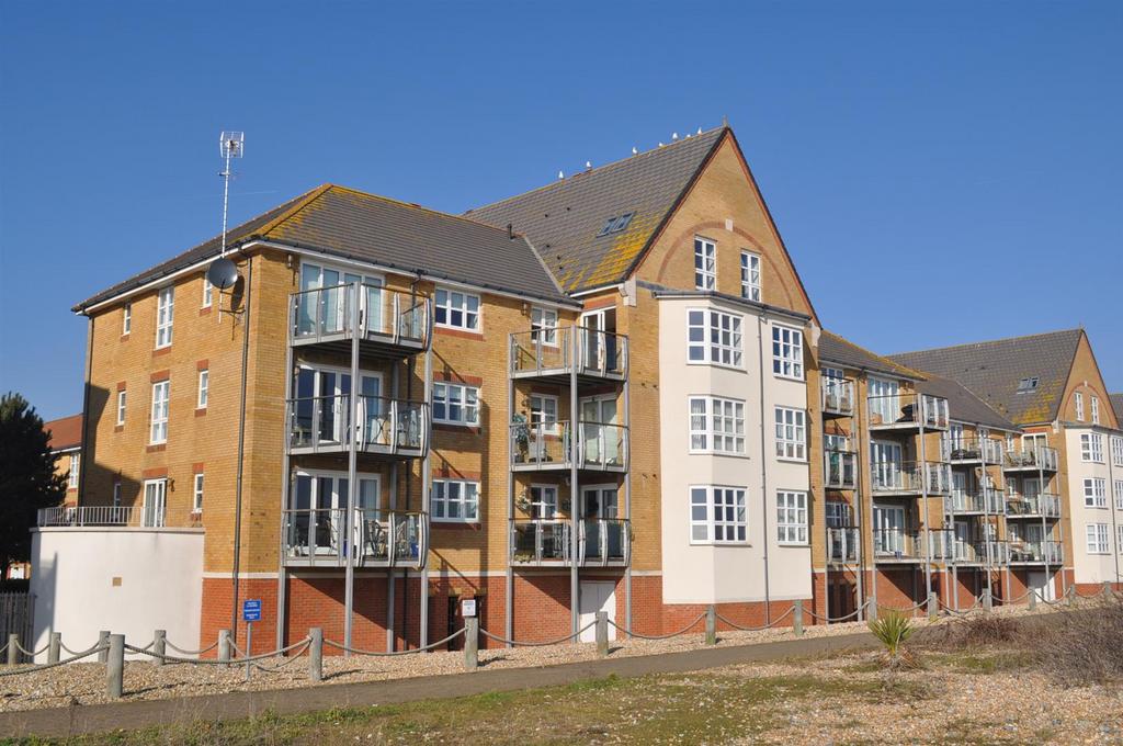 Caroline Way, Sovereign Harbour... 3 bed flat - £400,000