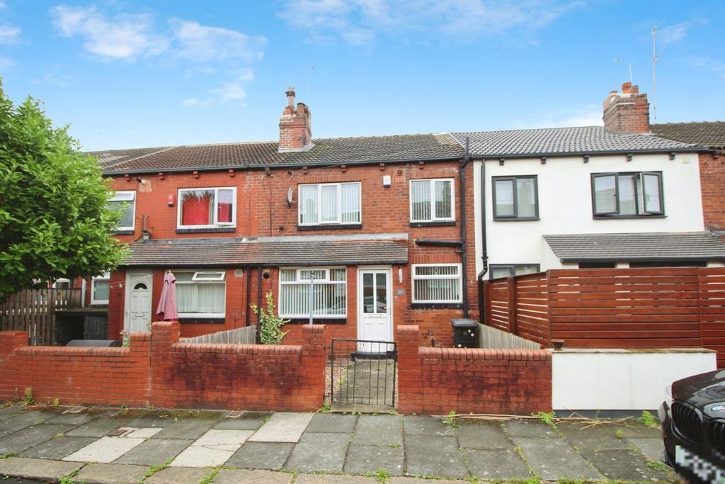 Longroyd Place, West Yorkshire LS11 1 bed terraced house - £105,000