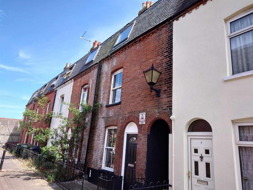 Coniston Square, Norfolk NR30 3 bed terraced house to rent - £975 pcm ...