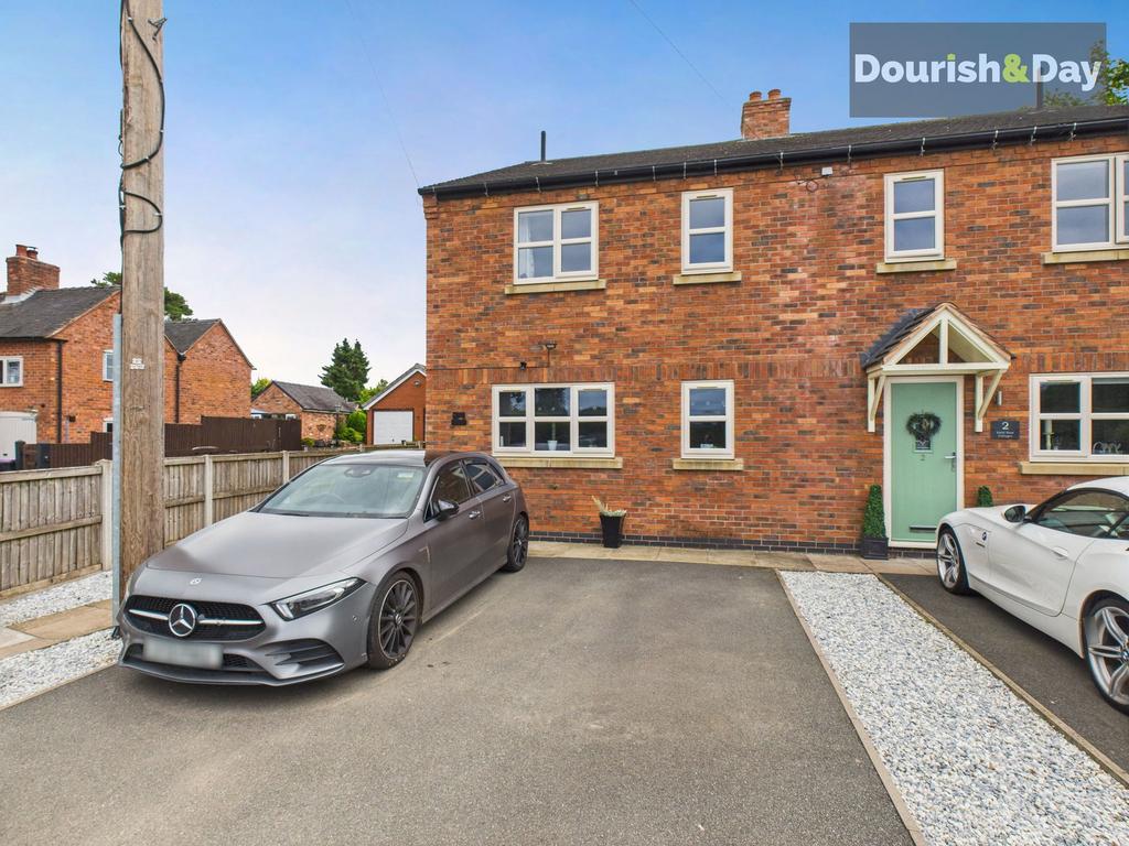 Market Drayton TF9 3 bed semi-detached house for sale - £290,000