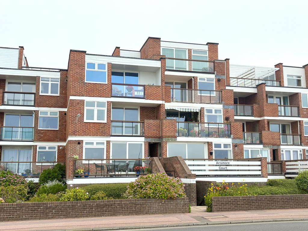 Marine Parade West, Lee-on-the-Solent... 2 bed flat to rent - £1,150 pcm (£265 pw)