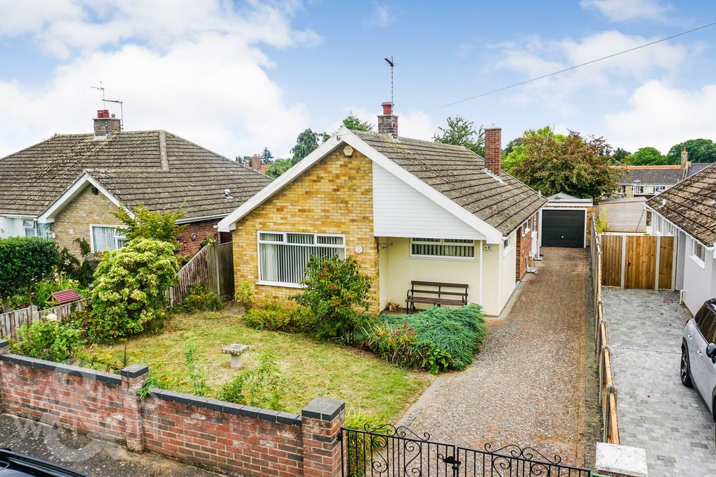 Glebe Road, Acle, Norwich 3 bed detached bungalow for sale - £340,000
