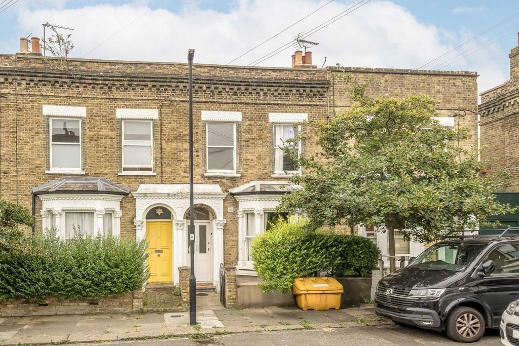 Linom Road, London SW4 2 bed flat - £2,300 pcm (£531 pw)