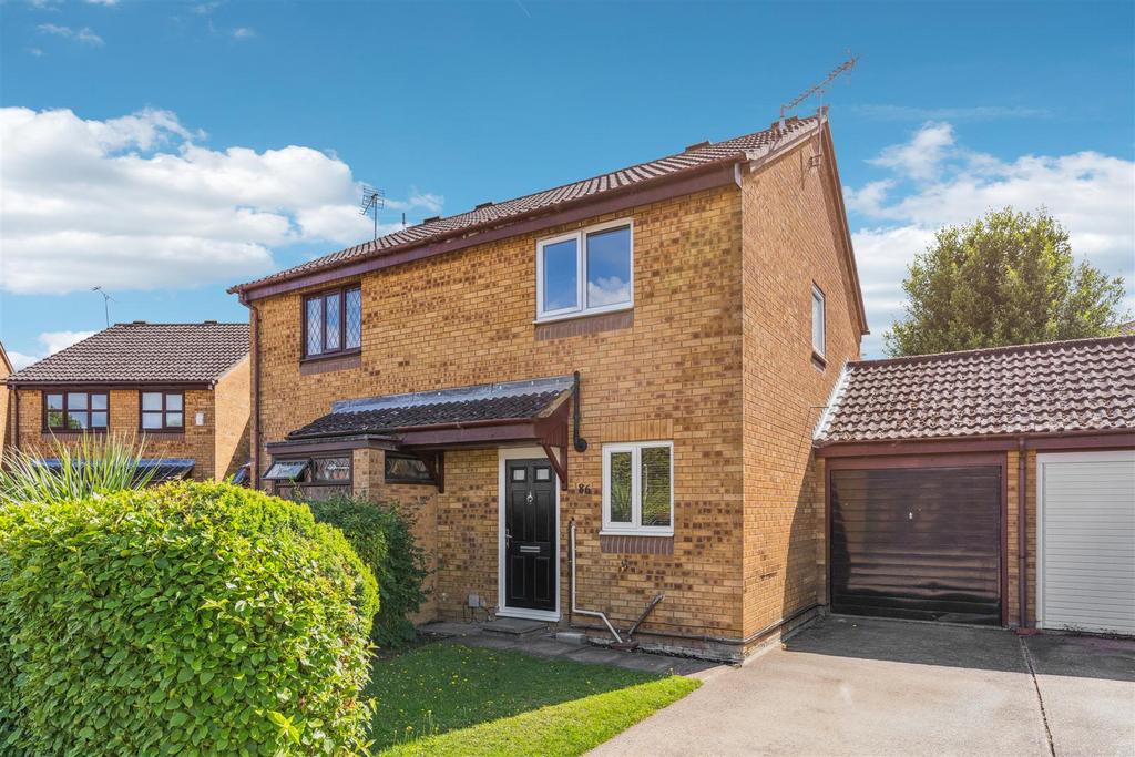 Boxfield Green, Stevenage SG2 2 bed semi-detached house - £350,000