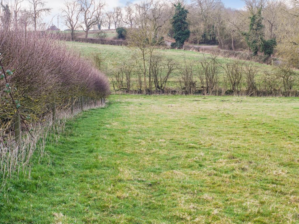 Catthorpe Road, Shawell, LE17 Land - £15,000