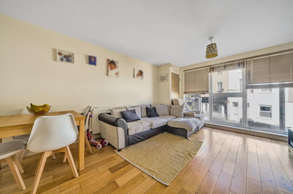 Dartmouth Road, London, SE26 2 bed flat to rent - £1,600 pcm (£369 pw)