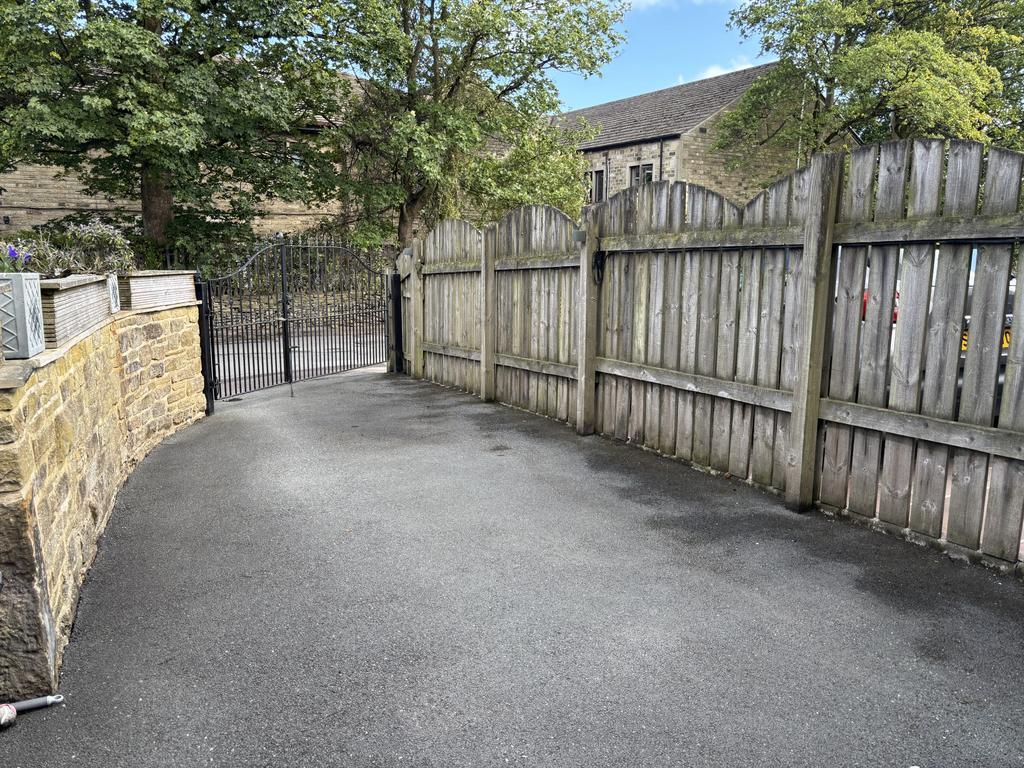 Hadrians Close, Huddersfield, West... 4 bed detached house for sale - £ ...
