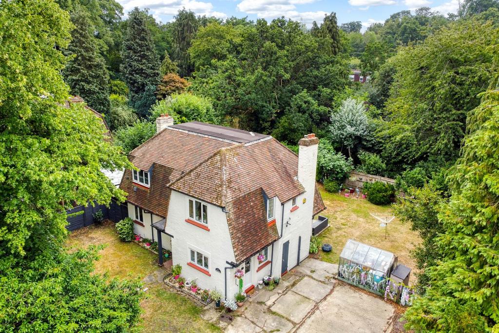 Bagshot Road, Bracknell RG12 3 bed detached house for sale - £600,000