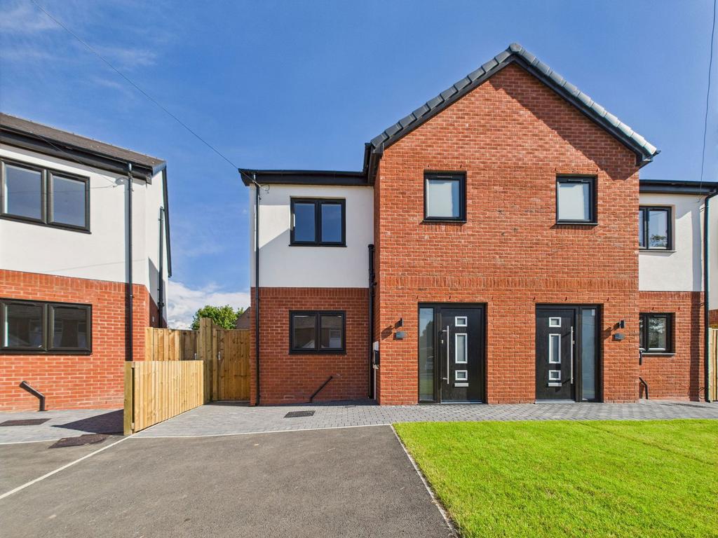 Lord Street, Ormskirk, L40 4BZ 3 bed semi-detached house - £1,400 pcm ...