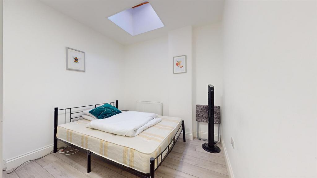 Donnington Road, Brondesbury NW10 1 bed property - £720 pcm (£166 pw)