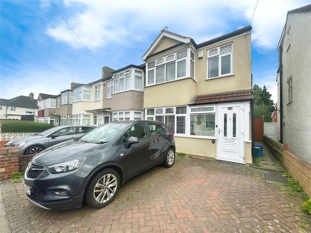 Vincam Close, Twickenham, TW2 4 bed detached house to rent - £2,700 pcm ...