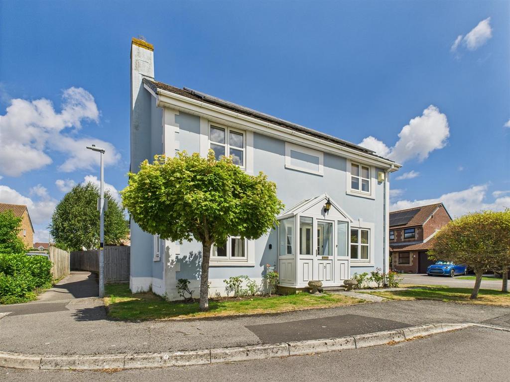Millard Close, Chippenham SN15 4 bed detached house - £460,000
