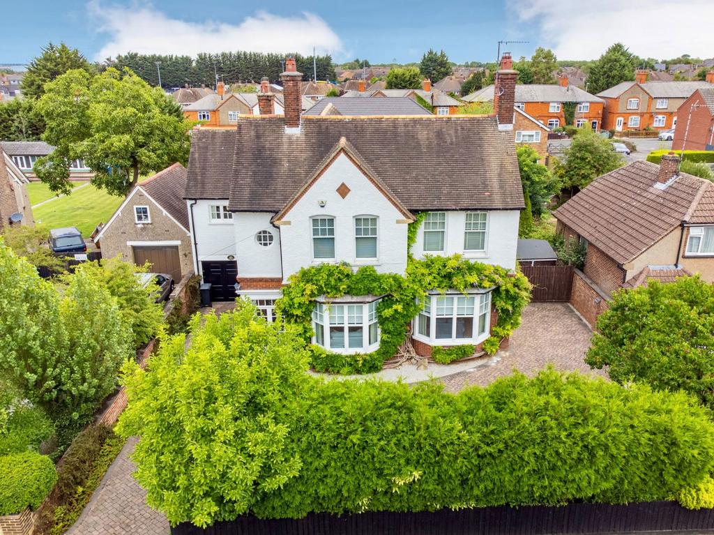 Newton Road, Rushden NN10 5 bed detached house - £650,000