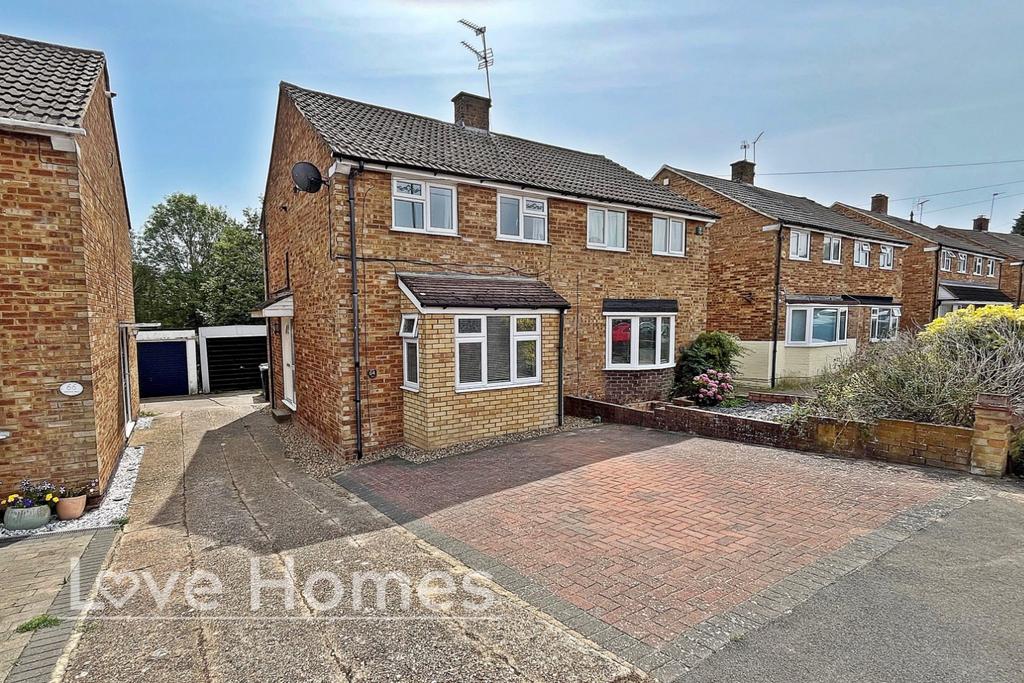 Townfield Road, Flitwick 3 bed semi-detached house - £319,995
